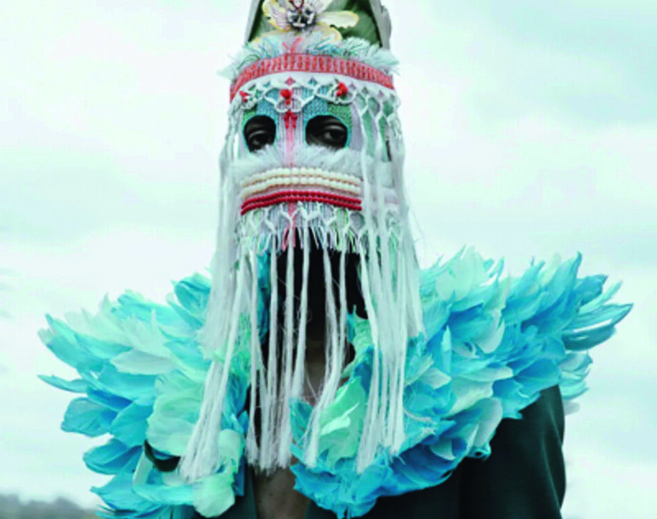 Betoverd door Baloji – Belgische alleskunner in Modemuseum Antwerpen ...