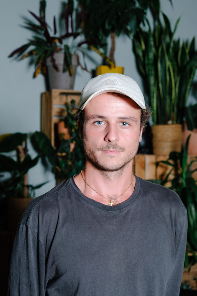 Als je leven vastloopt tussen vier muren – ‘Het huis’ van Noah Janssen ...